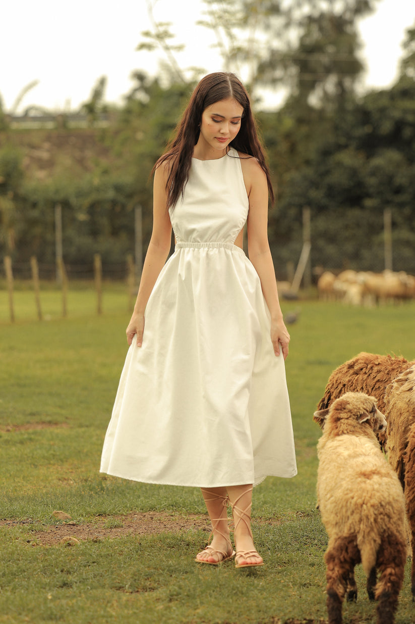 ABRIELLE Crossed Back Garterize Midi Dress (White Linen) – Zoo Label